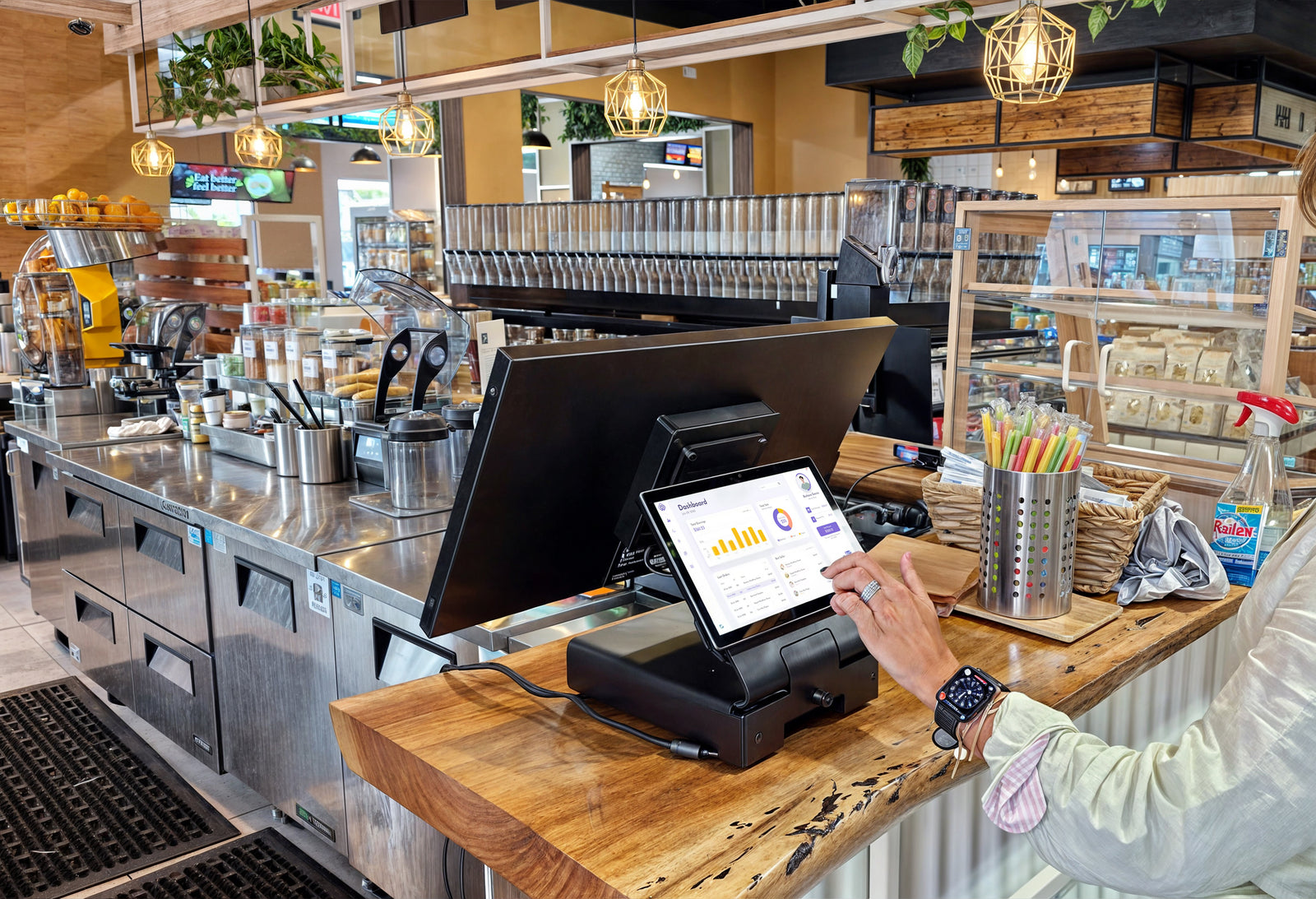 InTouch 215 – INSTORESCREEN